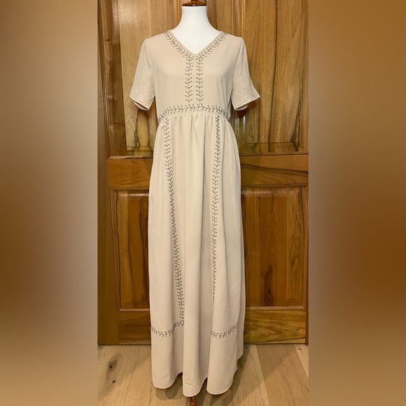 Polagram | Dresses | Polagram Beigeforest Green Embroidered Leaf ...